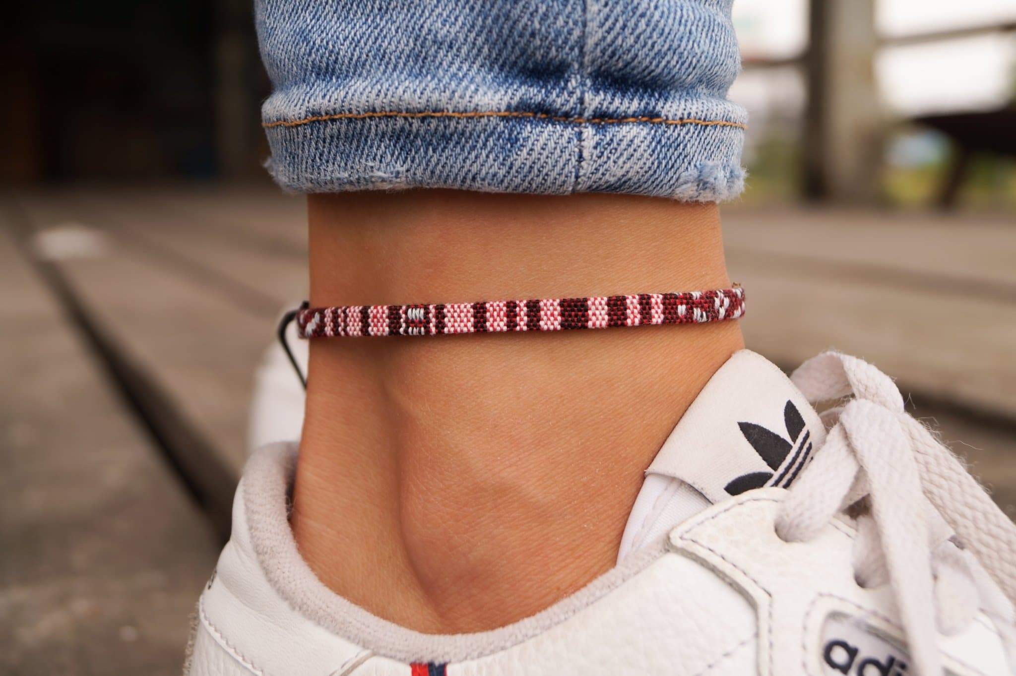 Boho Surfer Anklet Flat - Ruby – Made by Nami EU